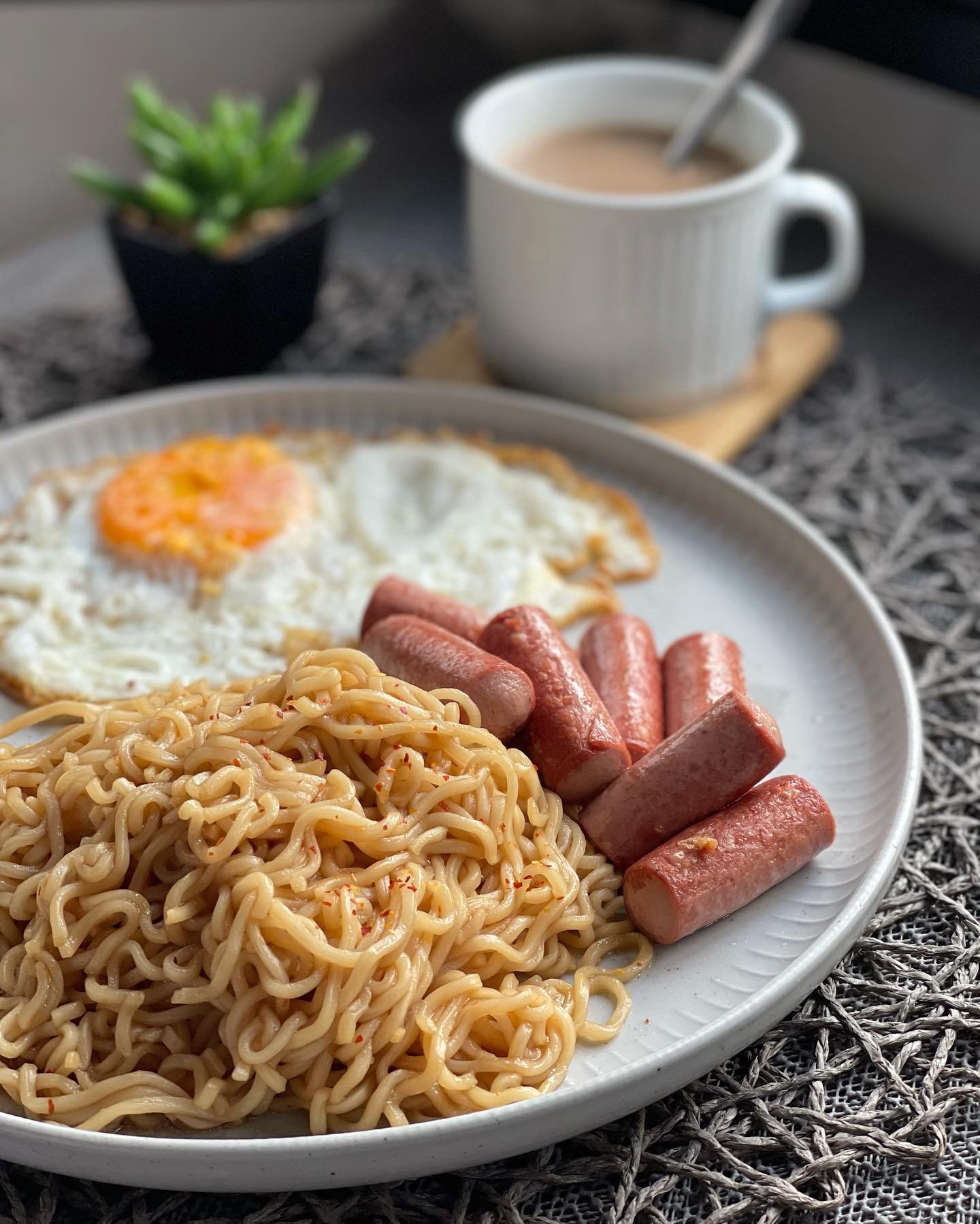 Happy Breakfast – Libby’s Sausage, Instant Pansit Canton and Fried Egg